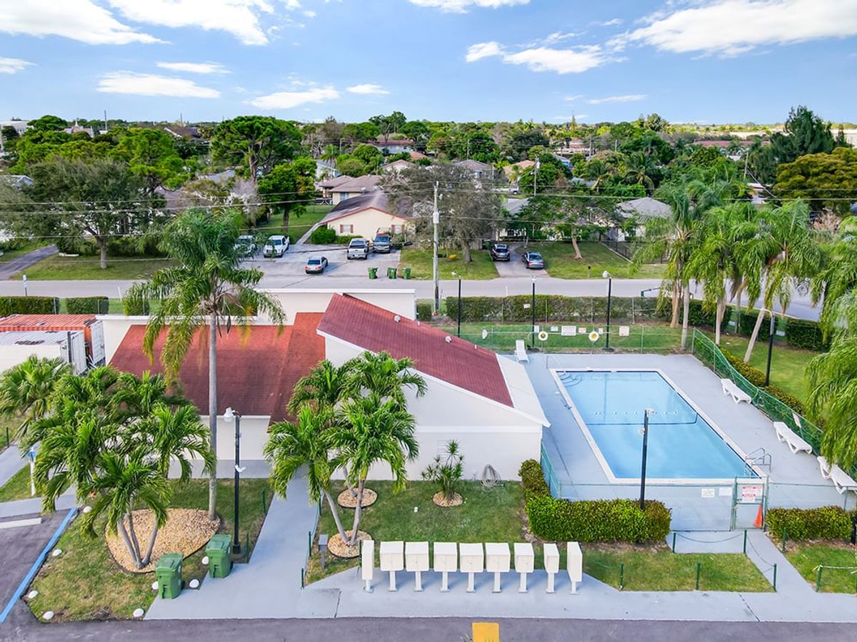 Marlboro Court | West Palm Beach, FL